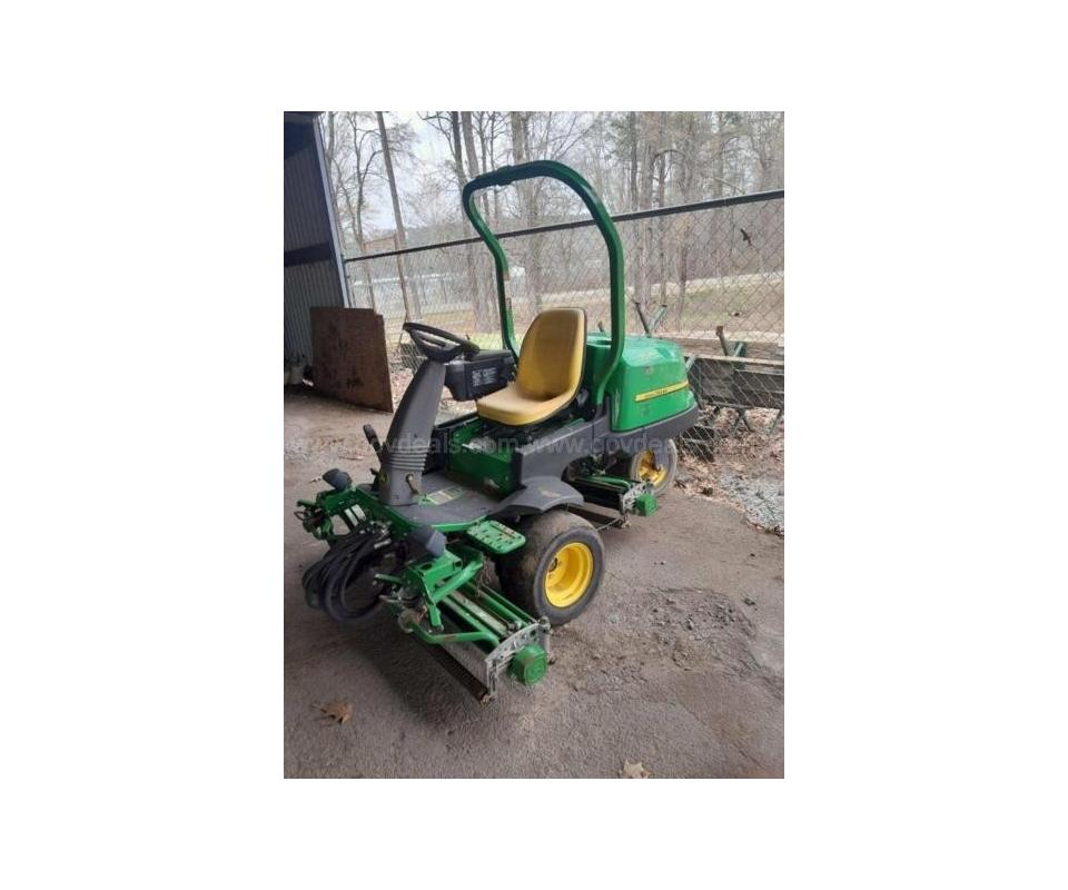 2013 JOHN DEERE 2500b Gas Greens Mower