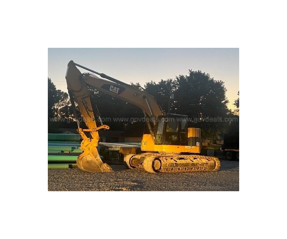 2014 Caterpillar 321D Excavator with Buckets & Thumb